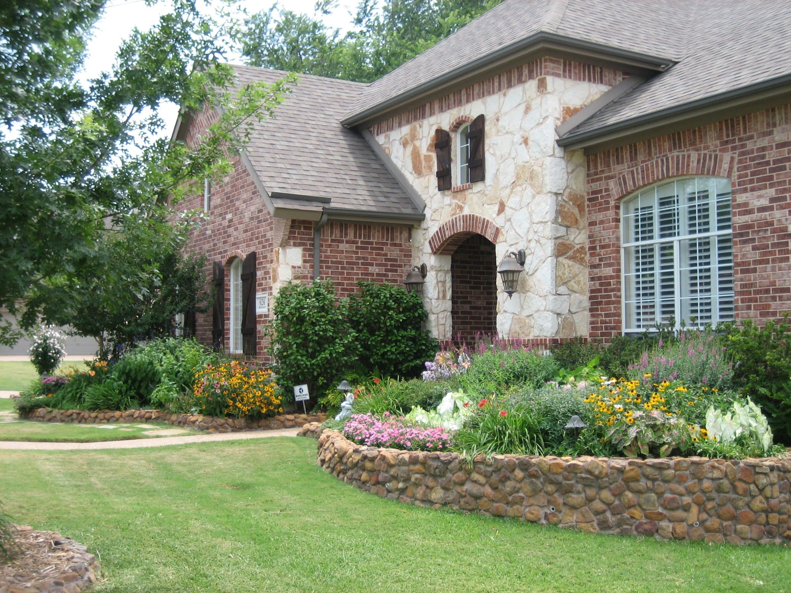 Cobblestone Wall & Front Yard Landscape - Stewart Lawncare & Landscape